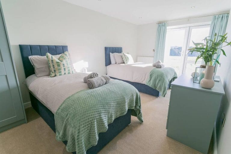 Garreg Hen – spacious luxury for 8 – Anglesey Golf Club – Rhosneigr