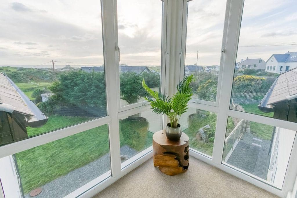 Garreg Hen – spacious luxury for 8 – Anglesey Golf Club – Rhosneigr