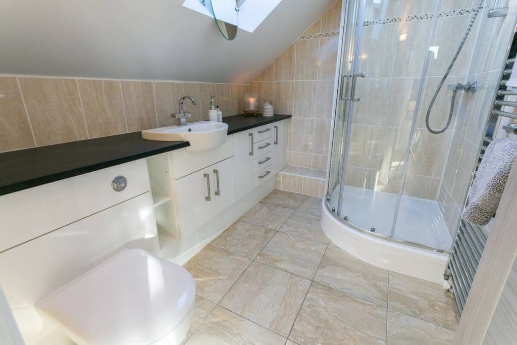 Garreg Hen – spacious luxury for 8 – Anglesey Golf Club – Rhosneigr