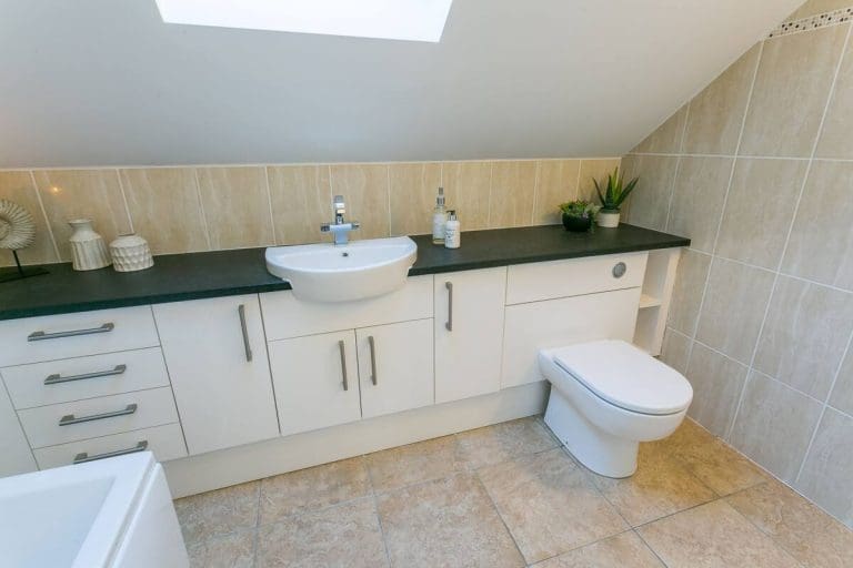 Garreg Hen – spacious luxury for 8 – Anglesey Golf Club – Rhosneigr